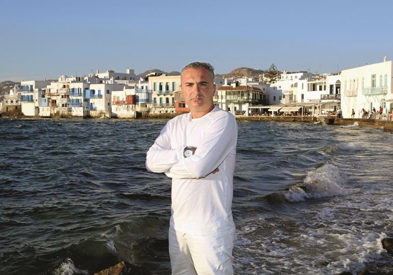 Πέτρος Νάζος: Ποιος είναι ο καναλάρχης της Μυκόνου! - Bizznews.gr