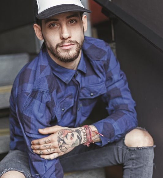 Αναστάσιος Ράμμος: Aυτή είναι η σέξι σύντροφος του τραγουδιστή ...